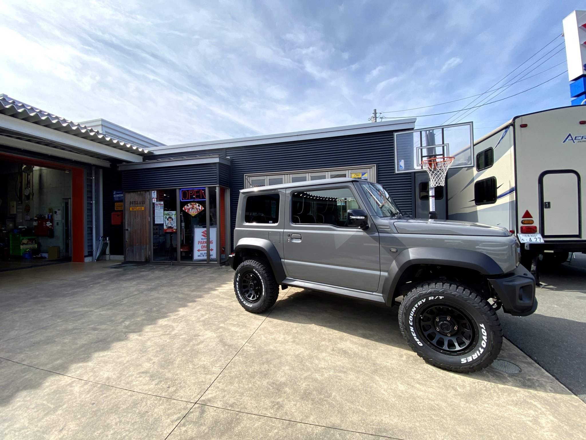 【JB74/JB64】アウトクラスカーズで新型ジムニーシエラを購入してみて(レビュー) | ファミジムちゃんねる